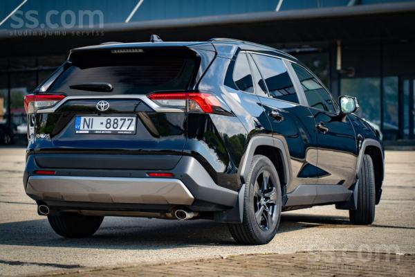 Toyota RAV4 2019 in Riga on AUTOMOTO.COM.LV Black Toyota RAV4 2019 in Riga, with an engine capacity of 2.00 L and mileage of 103 thousand km for 24000 €, photo 4 on AUTOMOTO.COM.LV