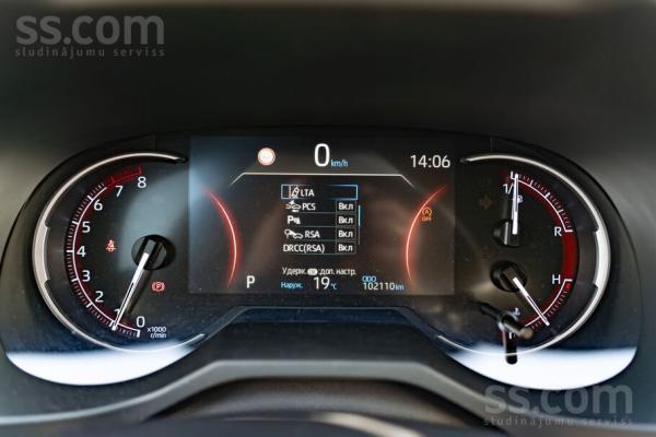 Toyota RAV4 2019 in Riga on AUTOMOTO.COM.LV Black Toyota RAV4 2019 in Riga, with an engine capacity of 2.00 L and mileage of 103 thousand km for 24000 €, photo 5 on AUTOMOTO.COM.LV
