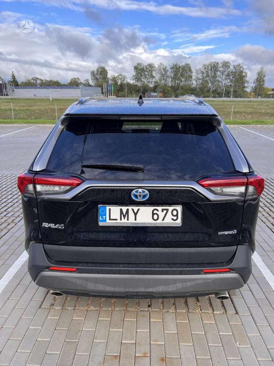 Black Toyota RAV4 2019 in Vilnius, with an engine capacity of 2.49 L and mileage of 49 thousand km for 25600 €, photo 7 on AUTOMOTO.COM.LV