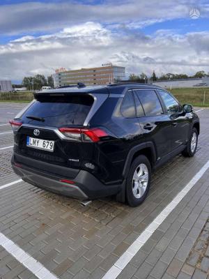 Black Toyota RAV4 2019 in Vilnius, with an engine capacity of 2.49 L and mileage of 49 thousand km for 25600 €, photo 8 on AUTOMOTO.COM.LV