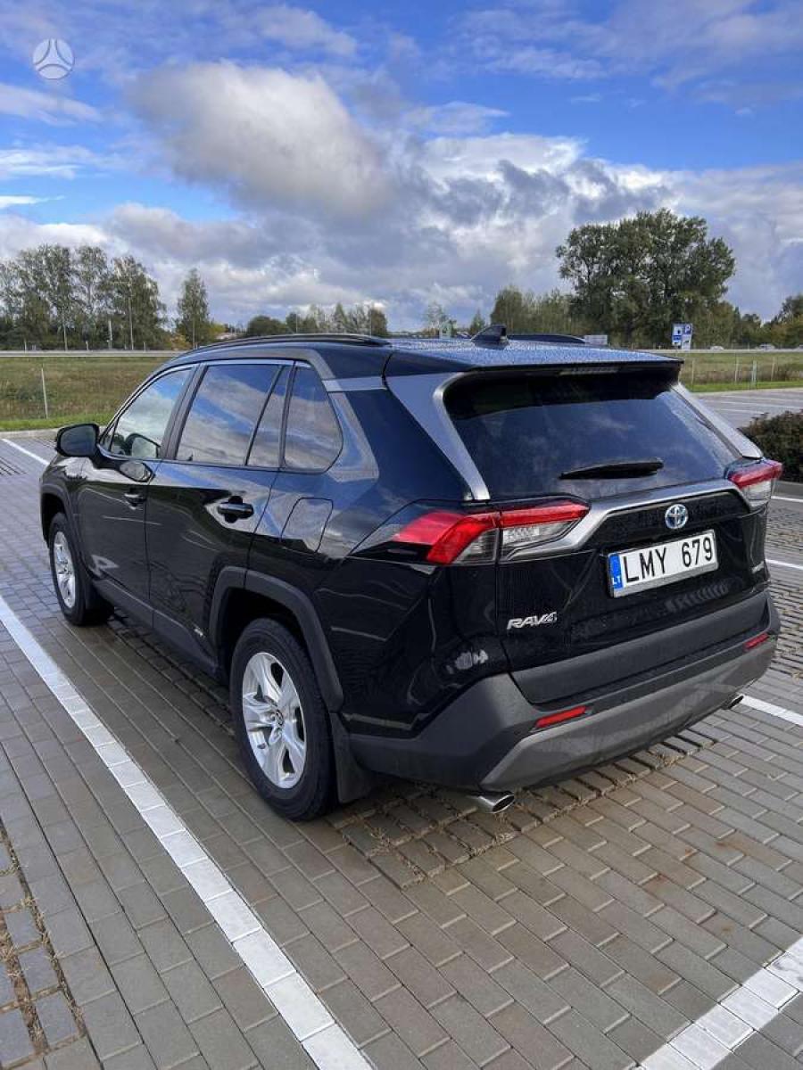 Black Toyota RAV4 2019 in Vilnius, with an engine capacity of 2.49 L and mileage of 49 thousand km for 25600 €, photo 9 on AUTOMOTO.COM.LV