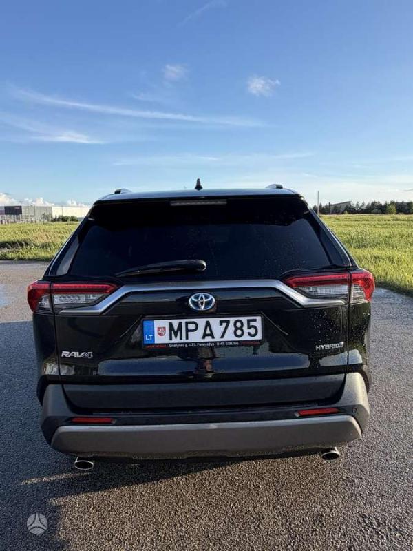 Black Toyota RAV4 2019 in Panevezys, with an engine capacity of 2.49 L and mileage of 165 thousand km for 23500 €, photo 6 on AUTOMOTO.COM.LV