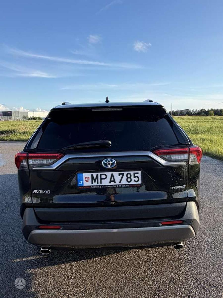 Black Toyota RAV4 2019 in Panevezys, with an engine capacity of 2.49 L and mileage of 165 thousand km for 23500 €, photo 6 on AUTOMOTO.COM.LV