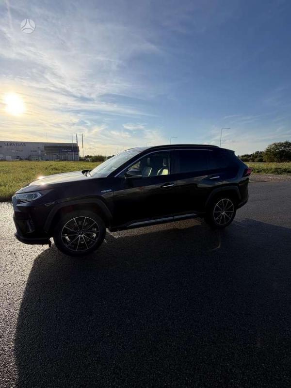 Black Toyota RAV4 2019 in Panevezys, with an engine capacity of 2.49 L and mileage of 165 thousand km for 23500 €, photo 7 on AUTOMOTO.COM.LV