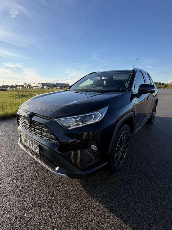 Black Toyota RAV4 2019 in Panevezys, with an engine capacity of 2.49 L and mileage of 165 thousand km for 23500 €, photo 10 on AUTOMOTO.COM.LV