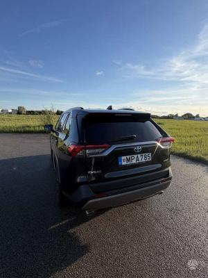 Black Toyota RAV4 2019 in Panevezys, with an engine capacity of 2.49 L and mileage of 165 thousand km for 23500 €, photo 11 on AUTOMOTO.COM.LV