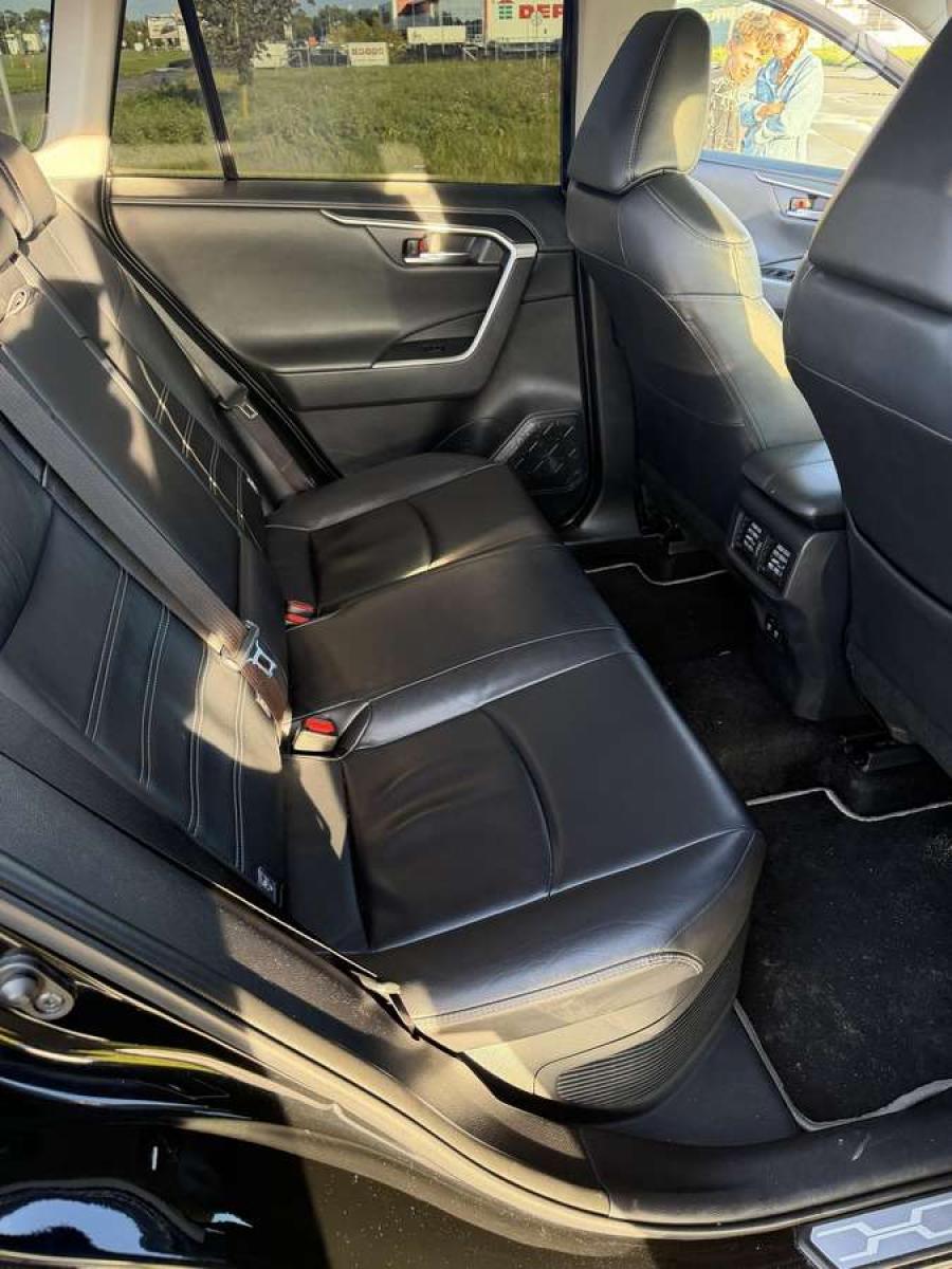 Black Toyota RAV4 2019 in Panevezys, with an engine capacity of 2.49 L and mileage of 165 thousand km for 23500 €, photo 17 on AUTOMOTO.COM.LV