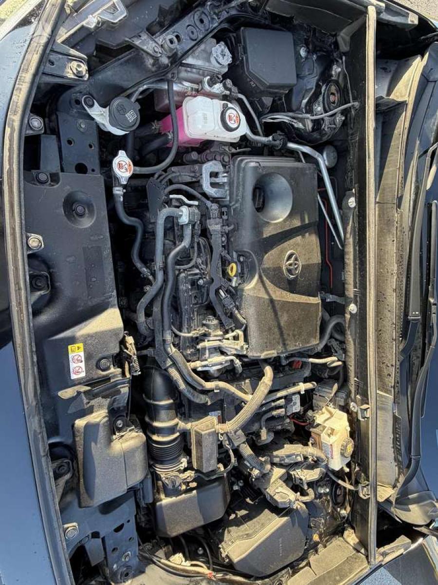 Black Toyota RAV4 2019 in Panevezys, with an engine capacity of 2.49 L and mileage of 165 thousand km for 23500 €, photo 18 on AUTOMOTO.COM.LV