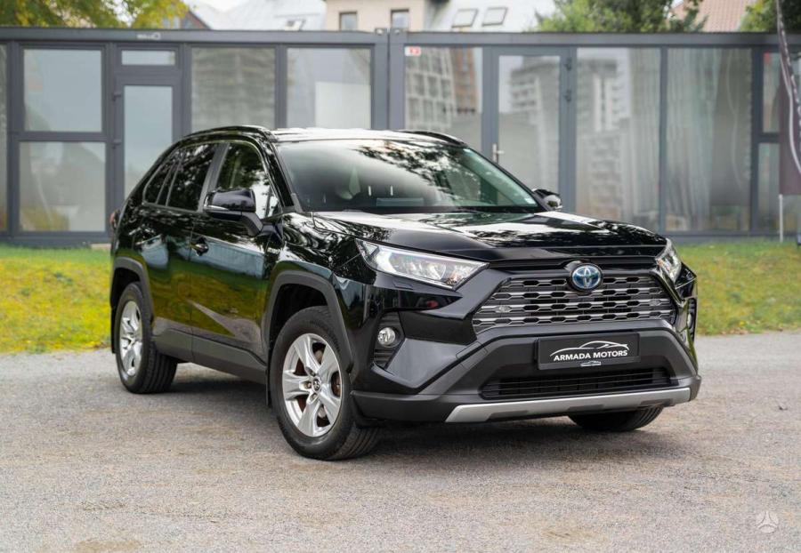 Melns Toyota RAV4 2019 Viļņa, ar dzinēja tilpumu 2.49 L un nobraukumu 132 tūkst. km par 23500 €, foto 1 vietnē AUTOMOTO.COM.LV