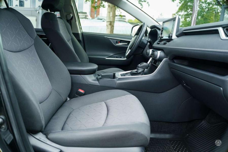 Melns Toyota RAV4 2019 Viļņa, ar dzinēja tilpumu 2.49 L un nobraukumu 132 tūkst. km par 23500 €, foto 20 vietnē AUTOMOTO.COM.LV