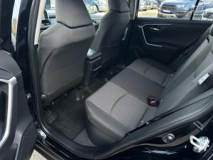 Melns Toyota RAV4 2019 Kauņa, ar dzinēja tilpumu 2.50 L un nobraukumu 110 tūkst. km par 23973 €, foto 11 vietnē AUTOMOTO.COM.LV