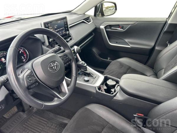 Melns Toyota RAV4 2020 Rīga, ar dzinēja tilpumu 2.00 L un nobraukumu 51 tūkst. km par 24990 €, foto 11 vietnē AUTOMOTO.COM.LV