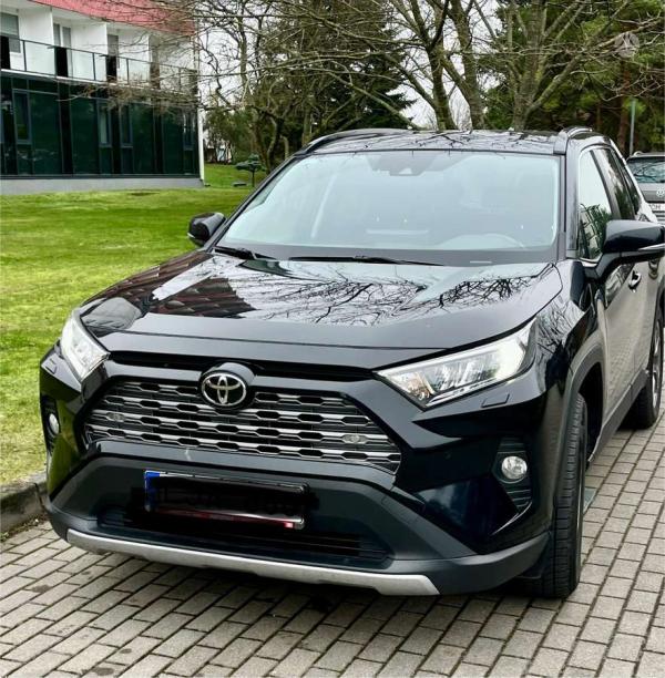 Melns Toyota RAV4 2020 Viļņa, ar dzinēja tilpumu 2.00 L un nobraukumu 133 tūkst. km par 20900 €, foto 2 vietnē AUTOMOTO.COM.LV