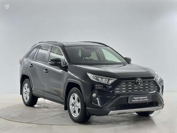 Black Toyota RAV4 2020 in Vilnius, with an engine capacity of 1.99 L and mileage of 32 thousand km for 24900 €, photo 8 on AUTOMOTO.COM.LV