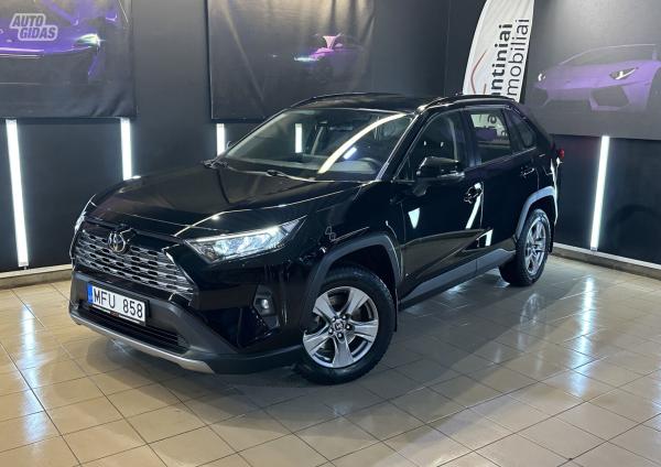 Melns Toyota RAV4 2020 Avižieniai, ar dzinēja tilpumu 2.00 L un nobraukumu 103 tūkst. km par 23500 €, foto  vietnē AUTOMOTO.COM.LV