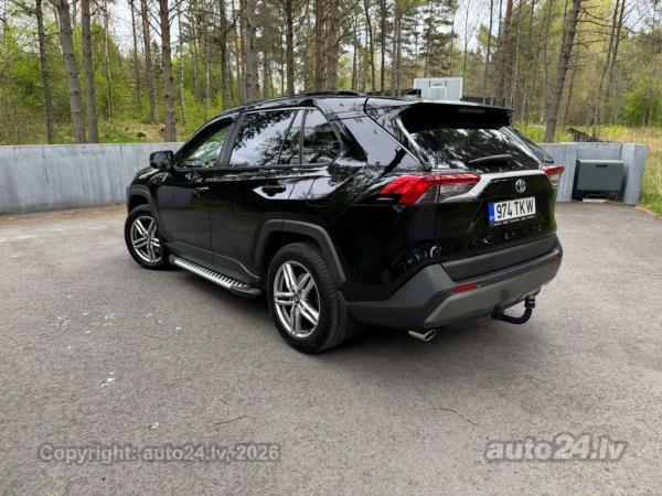 Black Toyota RAV4 2020 in Tallinn, with an engine capacity of 2.50 L and mileage of 166 thousand km for 21300 €, photo 2 on AUTOMOTO.COM.LV