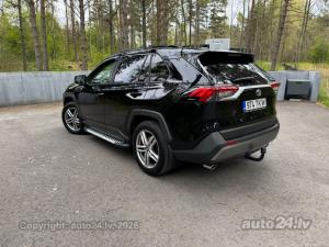 Melns Toyota RAV4 2020 Tallina, ar dzinēja tilpumu 2.50 L un nobraukumu 166 tūkst. km par 21300 €, foto 3 vietnē AUTOMOTO.COM.LV