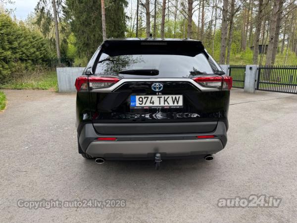 Black Toyota RAV4 2020 in Tallinn, with an engine capacity of 2.50 L and mileage of 166 thousand km for 21300 €, photo 5 on AUTOMOTO.COM.LV