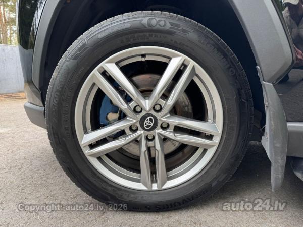 Black Toyota RAV4 2020 in Tallinn, with an engine capacity of 2.50 L and mileage of 166 thousand km for 21300 €, photo 8 on AUTOMOTO.COM.LV