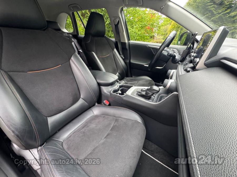 Melns Toyota RAV4 2020 Tallina, ar dzinēja tilpumu 2.50 L un nobraukumu 166 tūkst. km par 21300 €, foto 14 vietnē AUTOMOTO.COM.LV