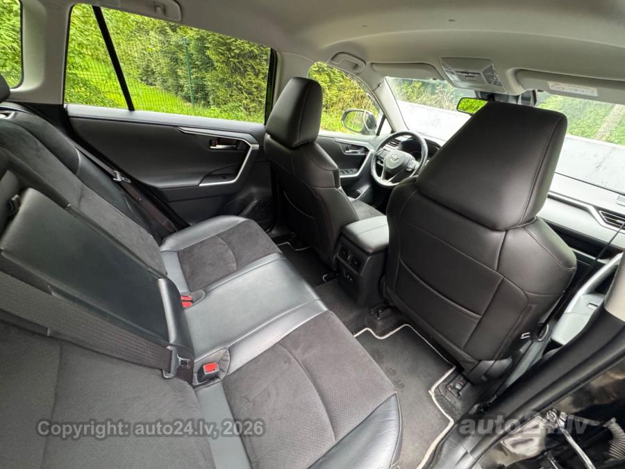 Melns Toyota RAV4 2020 Tallina, ar dzinēja tilpumu 2.50 L un nobraukumu 166 tūkst. km par 21300 €, foto 15 vietnē AUTOMOTO.COM.LV