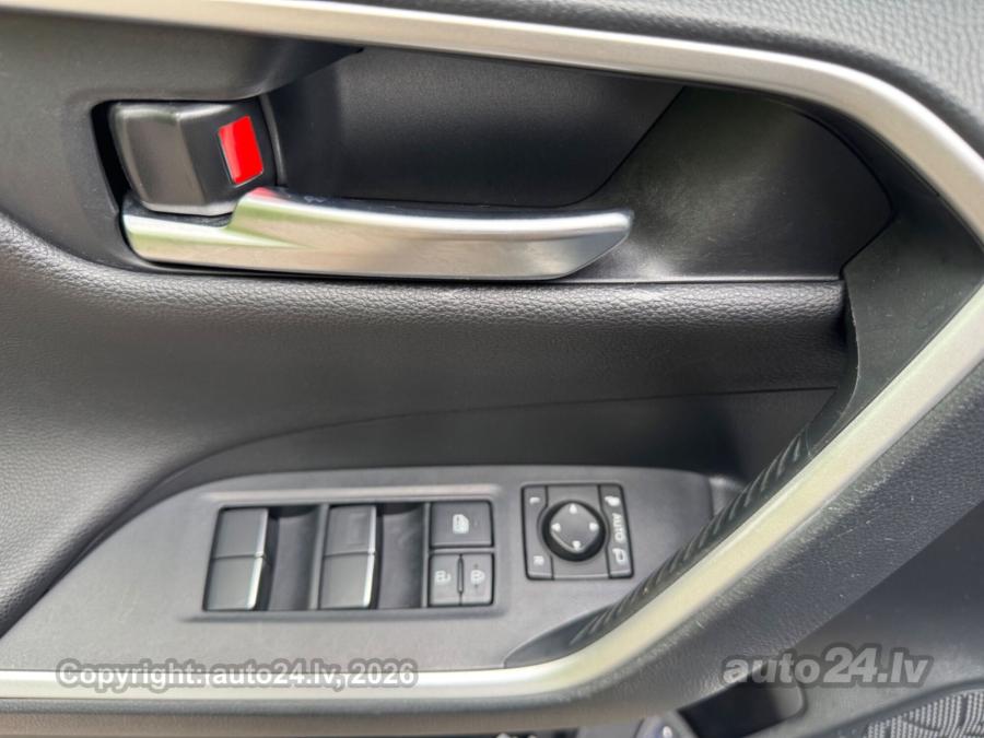 Melns Toyota RAV4 2020 Tallina, ar dzinēja tilpumu 2.50 L un nobraukumu 166 tūkst. km par 21300 €, foto 17 vietnē AUTOMOTO.COM.LV