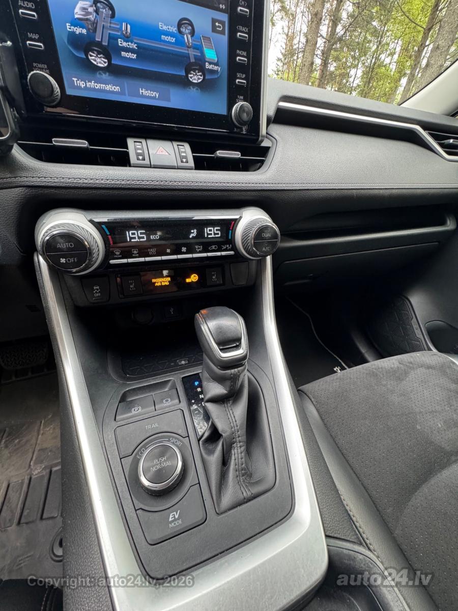 Melns Toyota RAV4 2020 Tallina, ar dzinēja tilpumu 2.50 L un nobraukumu 166 tūkst. km par 21300 €, foto 19 vietnē AUTOMOTO.COM.LV