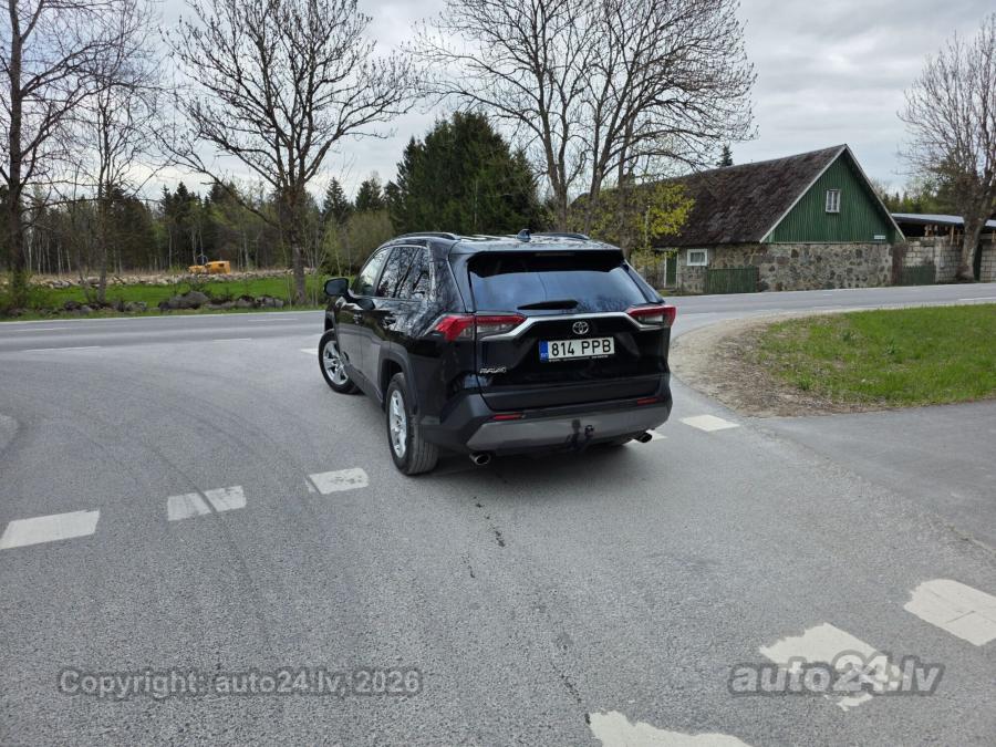 Melns Toyota RAV4 2020 Tallina, ar dzinēja tilpumu 2.00 L un nobraukumu 159 tūkst. km par 21500 €, foto 4 vietnē AUTOMOTO.COM.LV