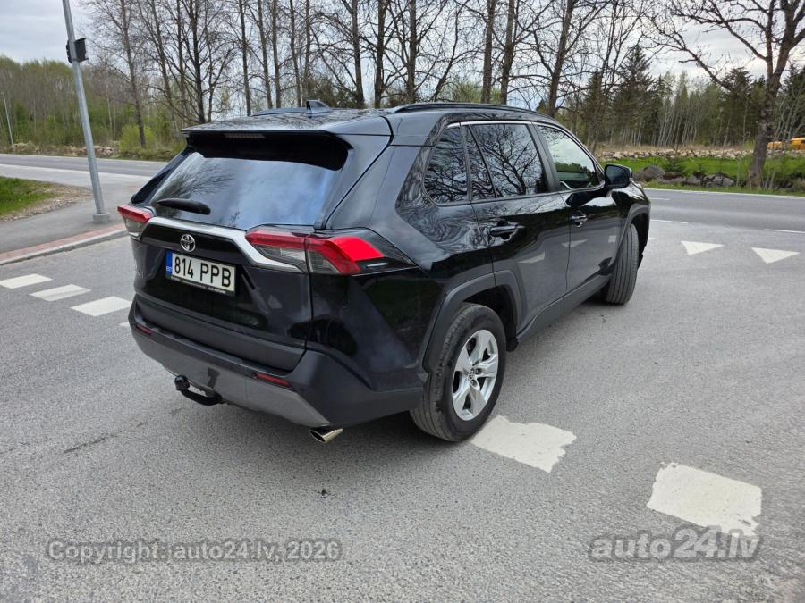 Melns Toyota RAV4 2020 Tallina, ar dzinēja tilpumu 2.00 L un nobraukumu 159 tūkst. km par 21500 €, foto 5 vietnē AUTOMOTO.COM.LV