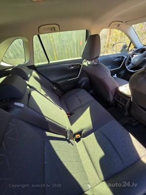Melns Toyota RAV4 2020 Tallina, ar dzinēja tilpumu 2.00 L un nobraukumu 159 tūkst. km par 21500 €, foto 9 vietnē AUTOMOTO.COM.LV