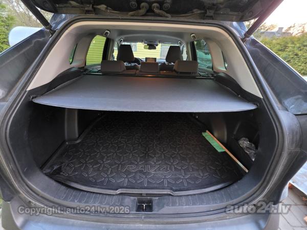 Black Toyota RAV4 2020 in Tallinn, with an engine capacity of 2.00 L and mileage of 159 thousand km for 21500 €, photo 9 on AUTOMOTO.COM.LV