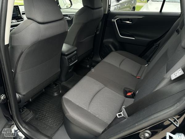 Black Toyota RAV4 2020 in Kaunas, with an engine capacity of 2.50 L and mileage of 119 thousand km for 27471 €, photo 10 on AUTOMOTO.COM.LV