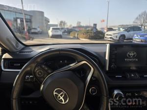 Черный Тойота РАВ 4 2020 в Рига, объемом двигателя 2.50 л и пробегом 106 тыс. км за 28250 €, фото 4 на AUTOMOTO.COM.LV