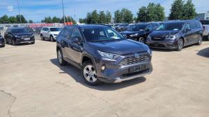 Black Toyota RAV4 2020 in Siauliai, with an engine capacity of 2.49 L and mileage of 177 thousand km for 21500 €, photo 3 on AUTOMOTO.COM.LV