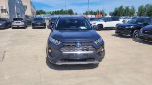 Black Toyota RAV4 2020 in Siauliai, with an engine capacity of 2.49 L and mileage of 177 thousand km for 21500 €, photo 4 on AUTOMOTO.COM.LV