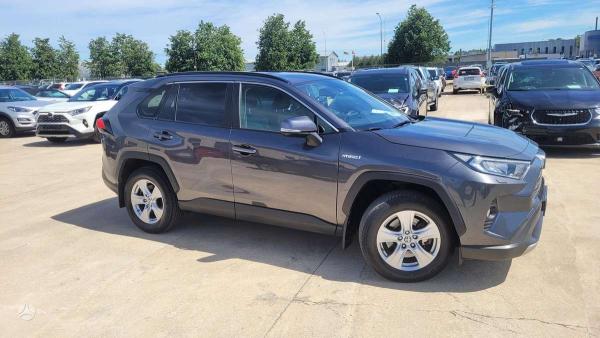 Black Toyota RAV4 2020 in Siauliai, with an engine capacity of 2.49 L and mileage of 177 thousand km for 21500 €, photo 6 on AUTOMOTO.COM.LV