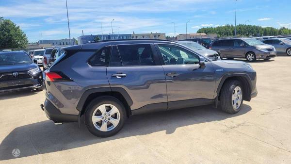 Black Toyota RAV4 2020 in Siauliai, with an engine capacity of 2.49 L and mileage of 177 thousand km for 21500 €, photo 7 on AUTOMOTO.COM.LV