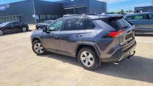 Black Toyota RAV4 2020 in Siauliai, with an engine capacity of 2.49 L and mileage of 177 thousand km for 21500 €, photo 9 on AUTOMOTO.COM.LV