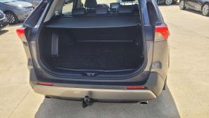 Black Toyota RAV4 2020 in Siauliai, with an engine capacity of 2.49 L and mileage of 177 thousand km for 21500 €, photo 15 on AUTOMOTO.COM.LV