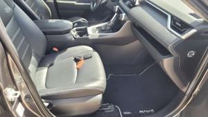 Black Toyota RAV4 2020 in Siauliai, with an engine capacity of 2.49 L and mileage of 177 thousand km for 21500 €, photo 19 on AUTOMOTO.COM.LV