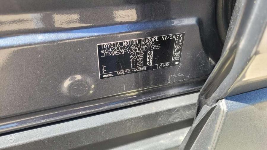 Black Toyota RAV4 2020 in Siauliai, with an engine capacity of 2.49 L and mileage of 177 thousand km for 21500 €, photo 20 on AUTOMOTO.COM.LV