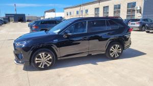 Black Toyota RAV4 2020 in Siauliai, with an engine capacity of 2.49 L and mileage of 176 thousand km for 25600 €, photo 5 on AUTOMOTO.COM.LV