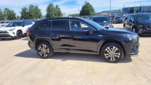 Black Toyota RAV4 2020 in Siauliai, with an engine capacity of 2.49 L and mileage of 176 thousand km for 25600 €, photo 7 on AUTOMOTO.COM.LV
