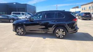 Black Toyota RAV4 2020 in Siauliai, with an engine capacity of 2.49 L and mileage of 176 thousand km for 25600 €, photo 8 on AUTOMOTO.COM.LV