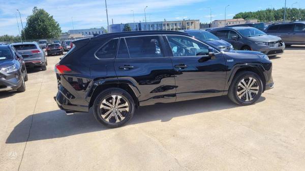 Black Toyota RAV4 2020 in Siauliai, with an engine capacity of 2.49 L and mileage of 176 thousand km for 25600 €, photo 8 on AUTOMOTO.COM.LV