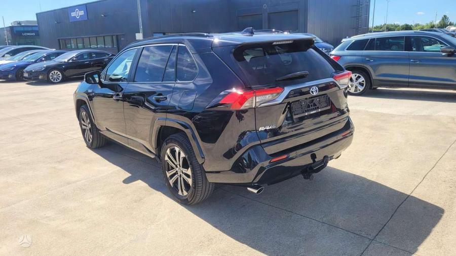 Black Toyota RAV4 2020 in Siauliai, with an engine capacity of 2.49 L and mileage of 176 thousand km for 25600 €, photo 10 on AUTOMOTO.COM.LV