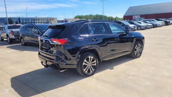 Black Toyota RAV4 2020 in Siauliai, with an engine capacity of 2.49 L and mileage of 176 thousand km for 25600 €, photo 10 on AUTOMOTO.COM.LV