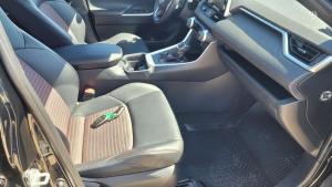 Black Toyota RAV4 2020 in Siauliai, with an engine capacity of 2.49 L and mileage of 176 thousand km for 25600 €, photo 13 on AUTOMOTO.COM.LV