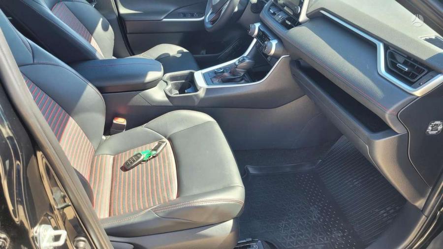 Black Toyota RAV4 2020 in Siauliai, with an engine capacity of 2.49 L and mileage of 176 thousand km for 25600 €, photo 13 on AUTOMOTO.COM.LV