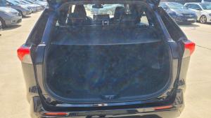 Black Toyota RAV4 2020 in Siauliai, with an engine capacity of 2.49 L and mileage of 176 thousand km for 25600 €, photo 16 on AUTOMOTO.COM.LV